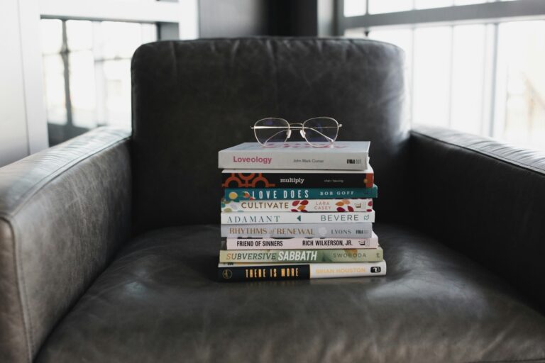 How to Sell Books Online Successfully (Tips + Best Websites)