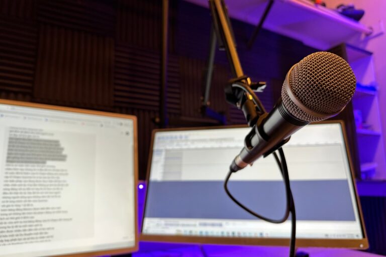 Flexible Side Jobs for Actors: 25 Legit Gigs (That Pay Well)