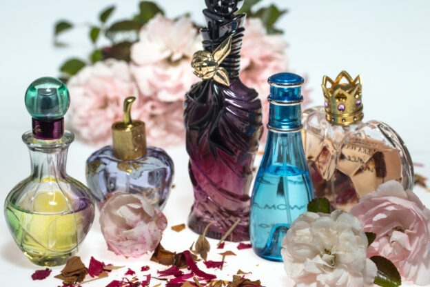 How to Sell Perfume Online: Beginner's Guide (5 Top Platforms)