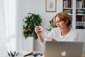 How to Tell Customers About Price Increase: Examples & Guide