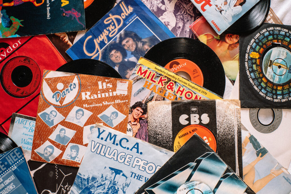 How to Sell Vinyl Records Online: Ultimate Guide (5 Platforms)