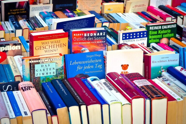 How to Sell Textbooks Online: Ultimate Guide (&15 Best Places)